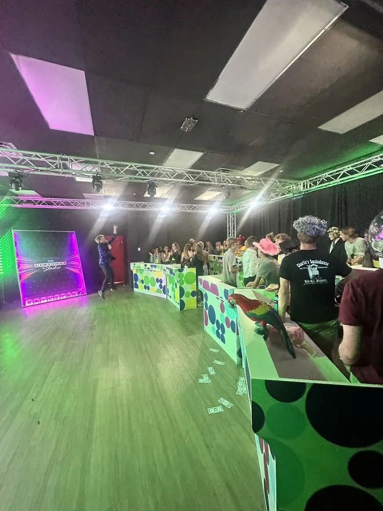 Game Show Studio - Team Building | teambuilding.com