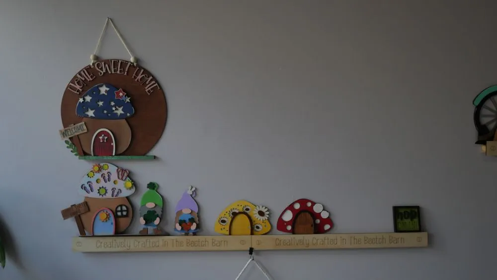 The Beetch Barn Craft N' Sip - Team Building | teambuilding.com