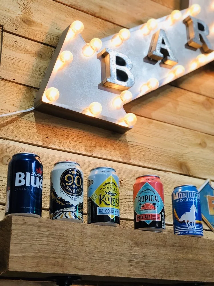 Class Axe Throwing & Bar - Team Building | teambuilding.com